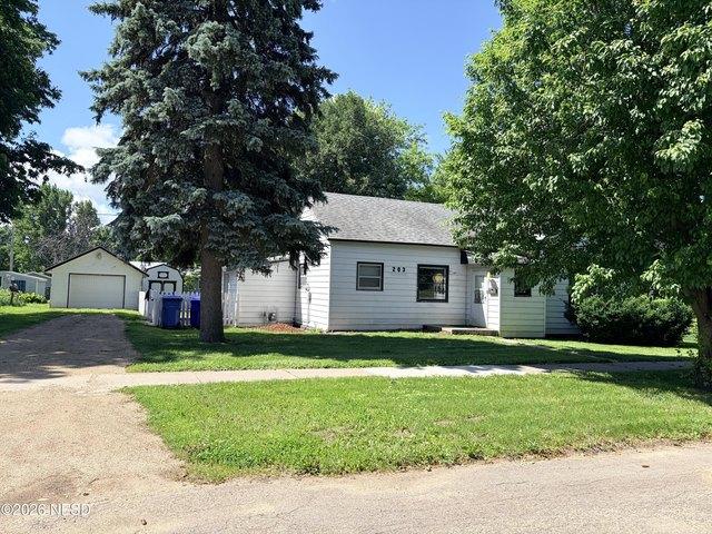 203 5th Ave SE, Clark, SD 57225