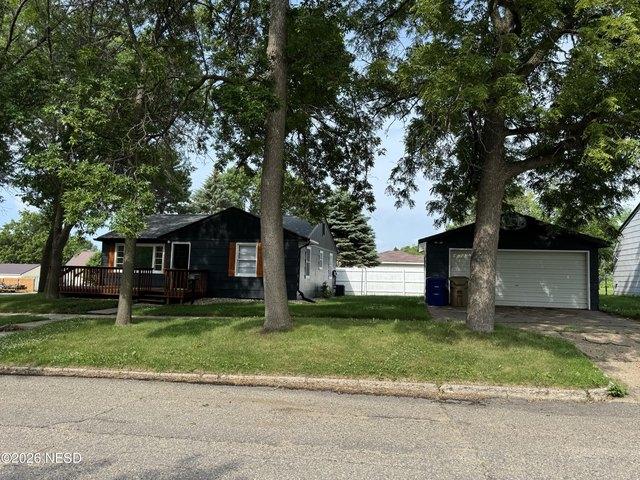 203 6th St NE, Watertown, SD 57201