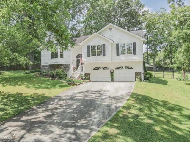 203 Comly Rich Dr, Carrollton, GA 30117