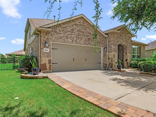 203 Cattleman Cove