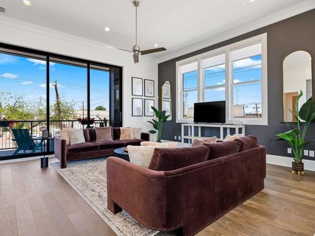 203 Carroll St, Fort Worth, TX 76107