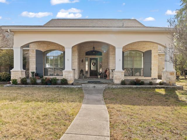203 Circle Oaks Dr
