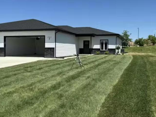 203 CYCLONE DR, ALTA, IA 51002 Condo/Townhome For Sale MLS# 8.