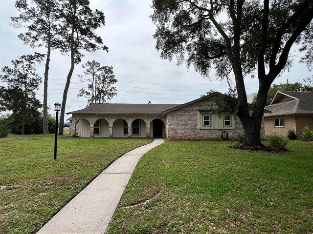203 Acorn Tree Ct, Spring, TX 77388