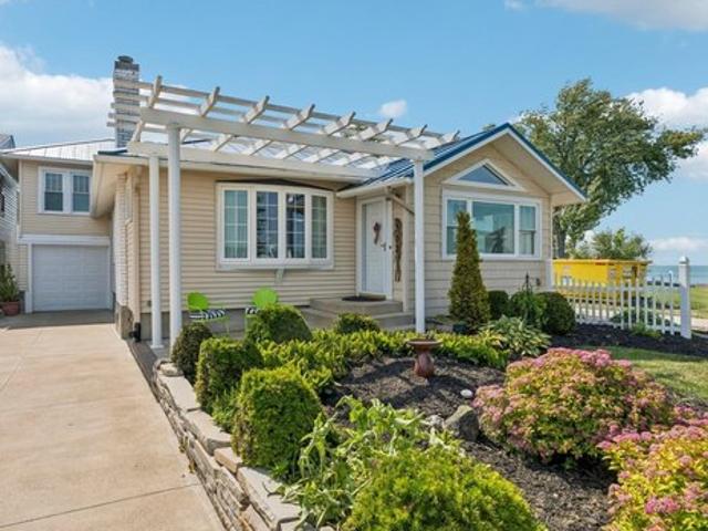 203 Ashland Ave, Huron, OH 44839