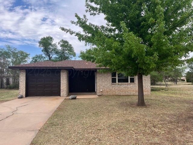 203 Avenue I SE, Childress, TX 79201