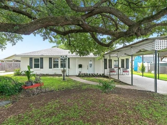 203 Broad St, Belle Chasse, LA 70037