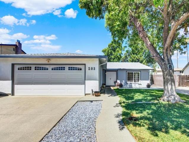 203 Greenwich Cir, Vacaville, CA 95687