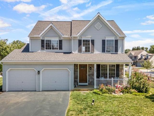 203 Deerfield Ln, Lititz, PA 17543