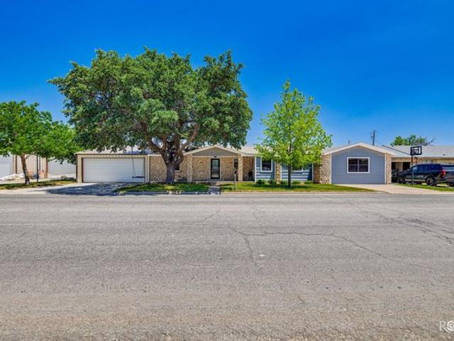 203 E 12th St, Big Lake, TX 76932