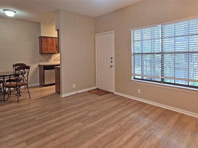 203 E 31st St # 207