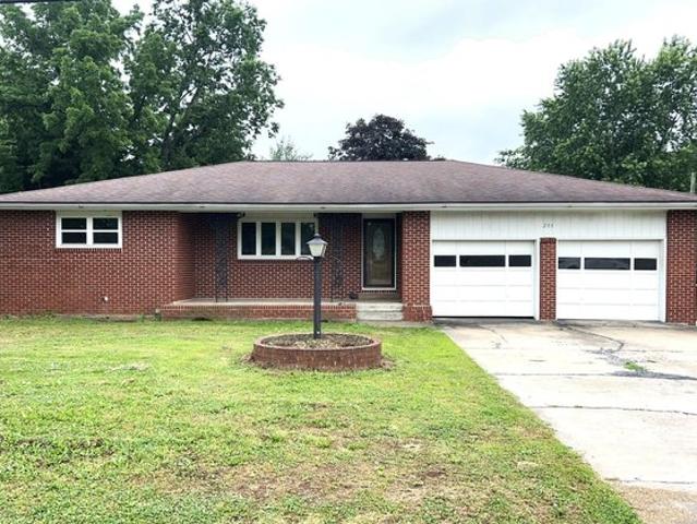 203 E College St, Ash Grove, MO 65604