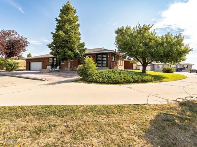 203 E Juniper Ln, Gillette, WY 82718