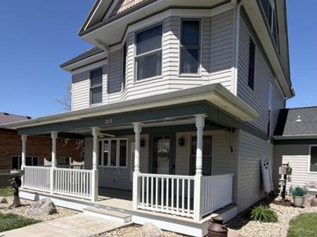 203 E Lawler Ave, Chamberlain, SD 57325