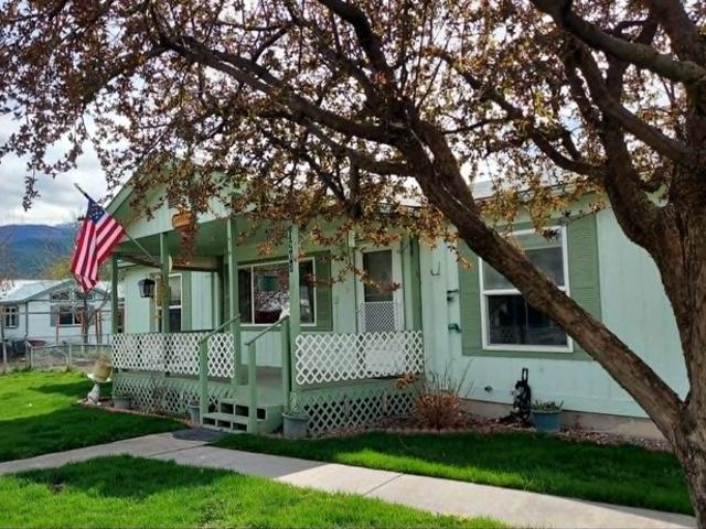 203 E Oak St, Plains, MT 59859