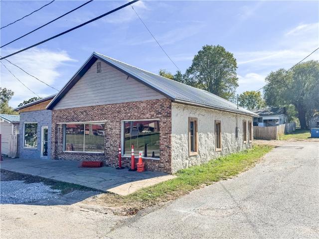 203 E Pickens Road