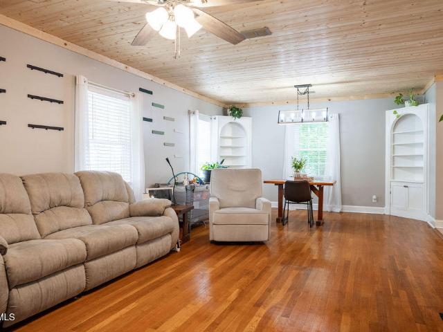 203 East Gilmer Park