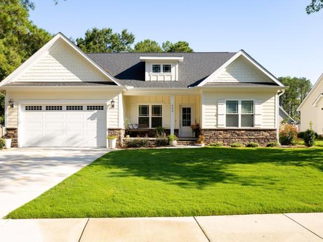 203 Fountain Dr, Clinton, NC 28328