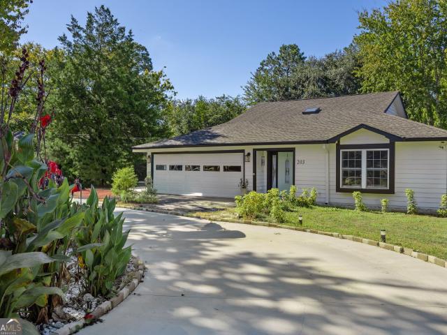 203 Foxwood Circle