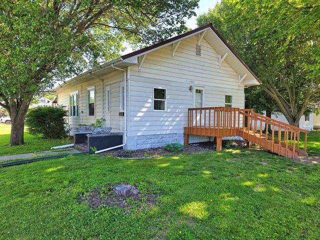 203 Fair Ave, Flora, IL 62839