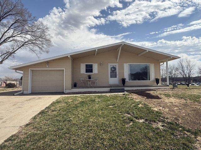 203 Fairview Dr, Glenwood, IA 51534