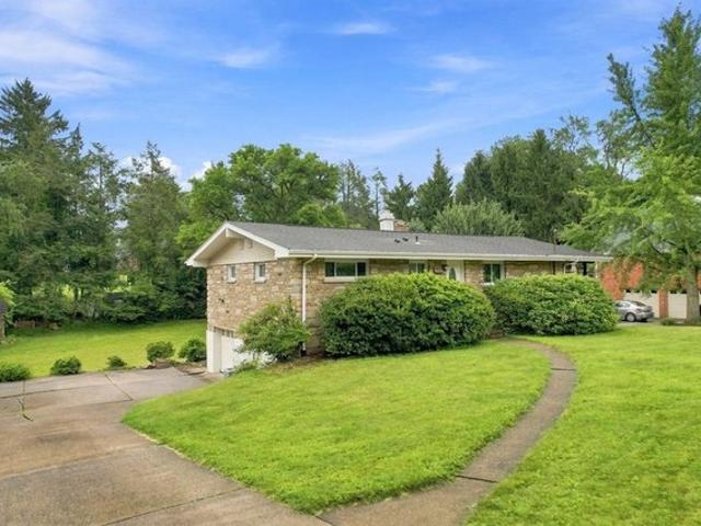 203 Key Garden Dr, Coraopolis, PA 15108