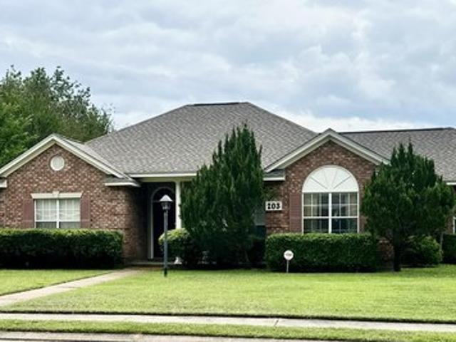 203 Kirkwood Dr, Clinton, MS 39056