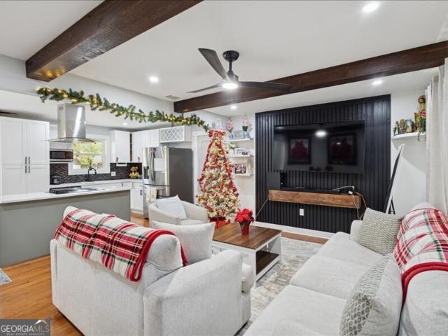 203 Holiday Circle