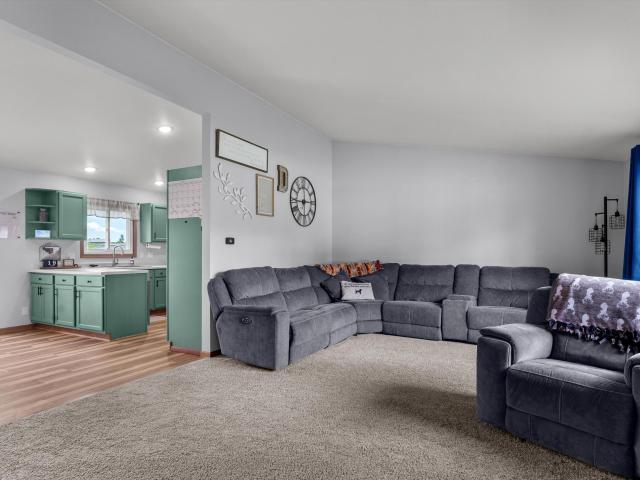 203 Oakwood Dr