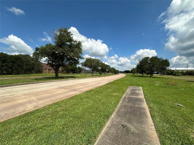 203 Lake Rd, Lake Jackson, TX 77566 | MLS #85109