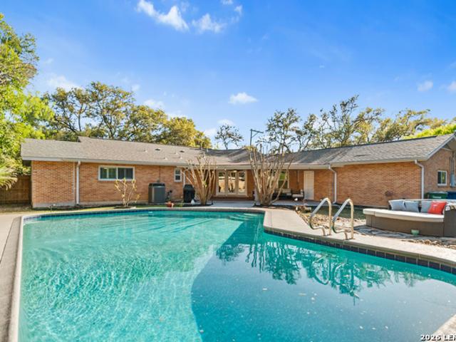 203 Laramie Dr