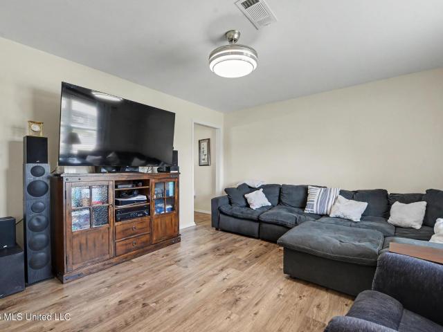 203 Lynn Circle