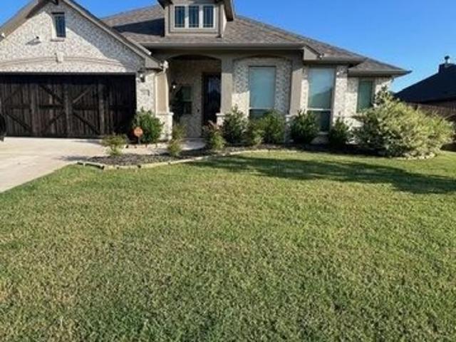 203 Mockingbird Dr, Waxahachie, TX 75165