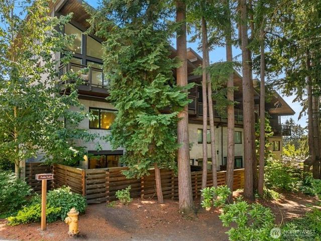 203 Madrona Way NE Unit F1, Bainbridge Island, WA 98110