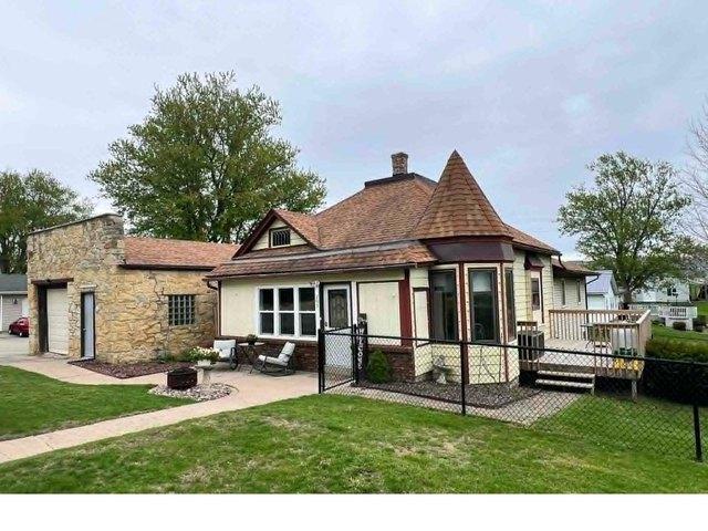 203 Main St, Ridgeway, WI 53582
