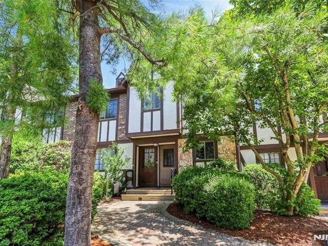 203 Mark Twain Way, Mahwah, NJ 07430