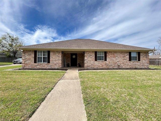 203 Marianne Cir, Sulphur Springs, TX 75482