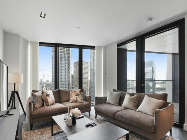 203 Marsh Wall, London E14 2 bed flat to rent £3,500 pcm £808 pw