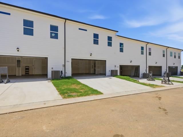 203 Martindale Ln