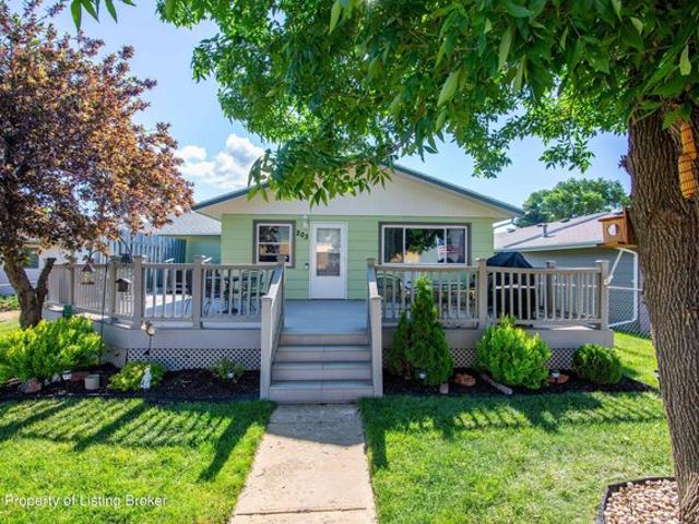 203 Millionaire Ave, Mott, ND 58646