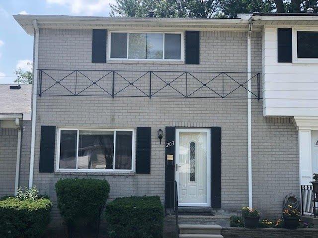 203 N Christine Cir, Mount Clemens, MI 48043