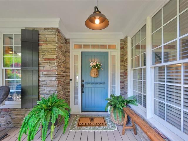 203 N Ridge View Court