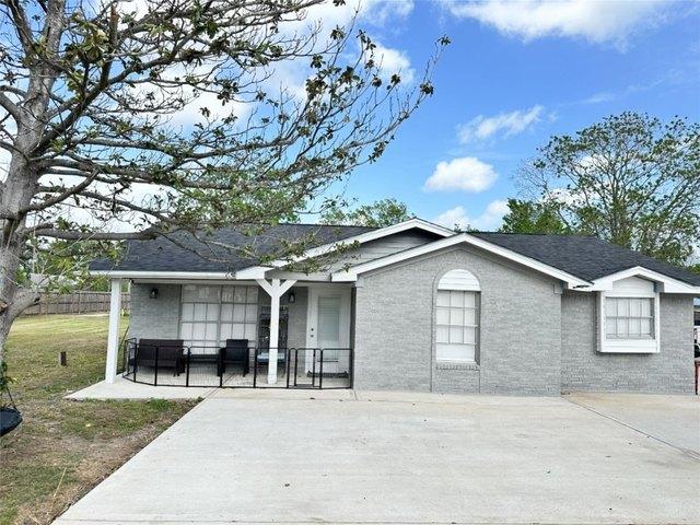 203 S 5th St, Highlands, TX 77562