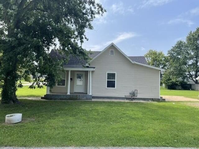 203 S Walnut St, Marshfield, MO 65706