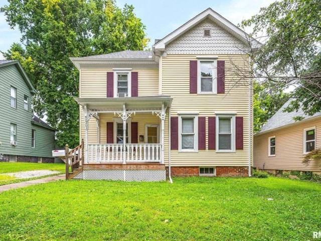 203 S Elm St, Washington, IL 61571