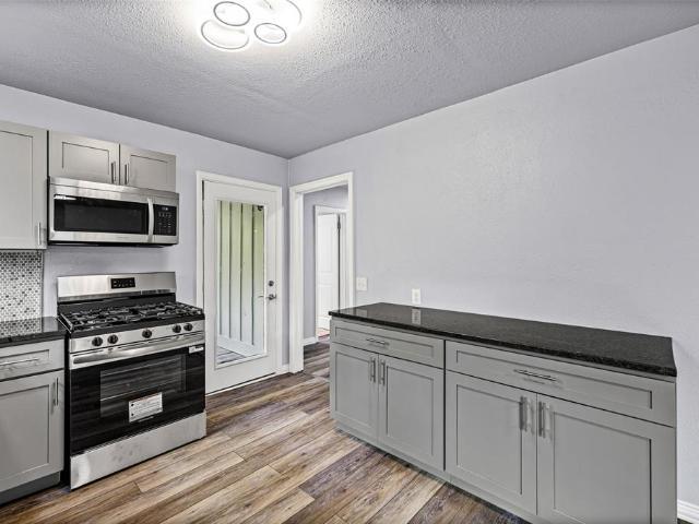 203 S Lancaster St, Granbury, TX 76048 | MLS #21228
