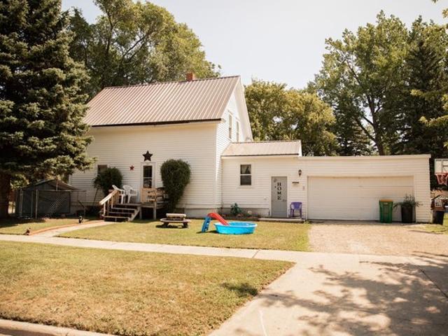 203 S Main St, Gwinner, ND 58040