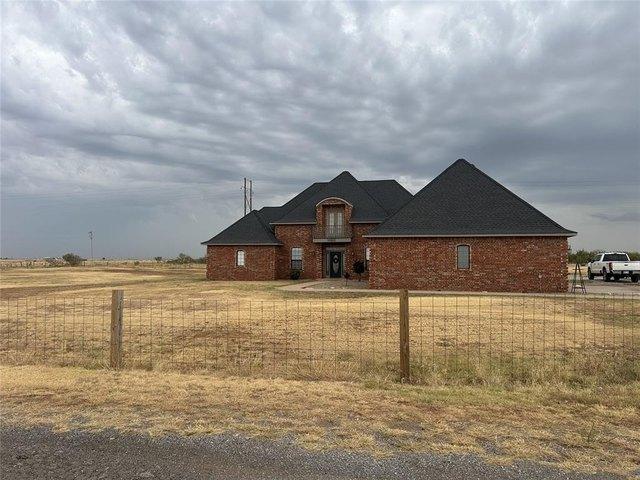 203 Soleil Dr, Walters, OK 73572