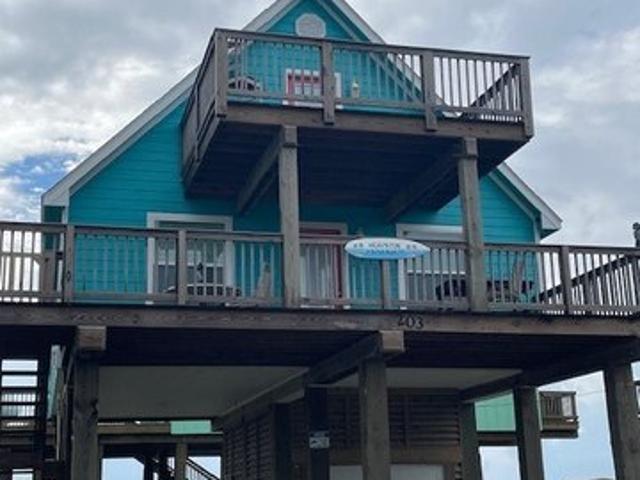 203 Sea Oats Dr, Surfside Beach, TX 77541