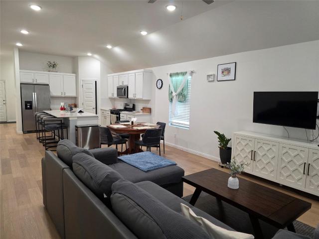 203 Spirit St